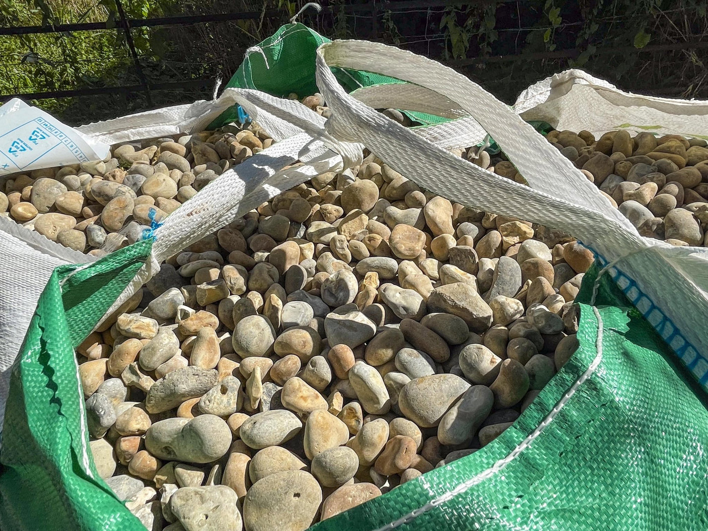 40mm Shingle - Free Local Bulk Bag Delivery – Gardenscapedirect